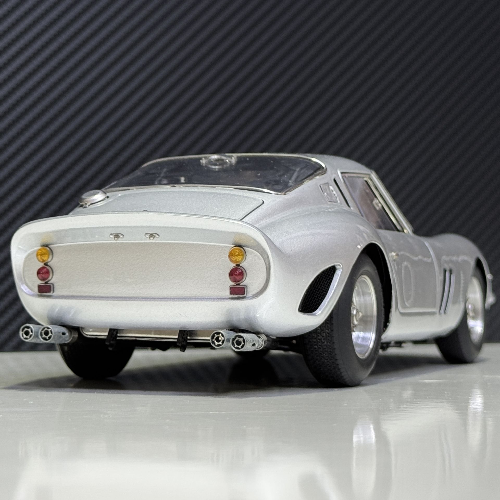 1:18 Ferrari 250 GTO Silver 1962 - CMC
